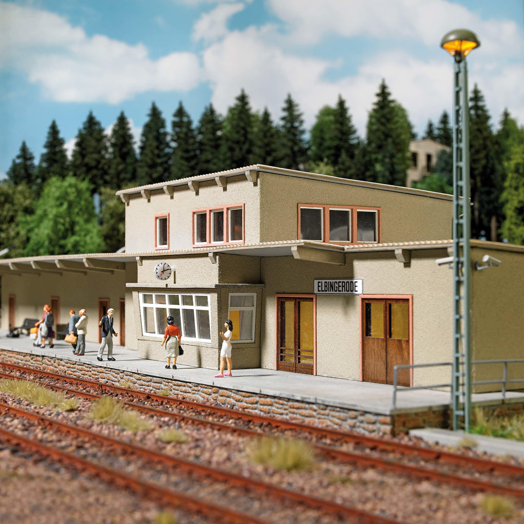 Busch 1950 Train station – Scalology Ltd.