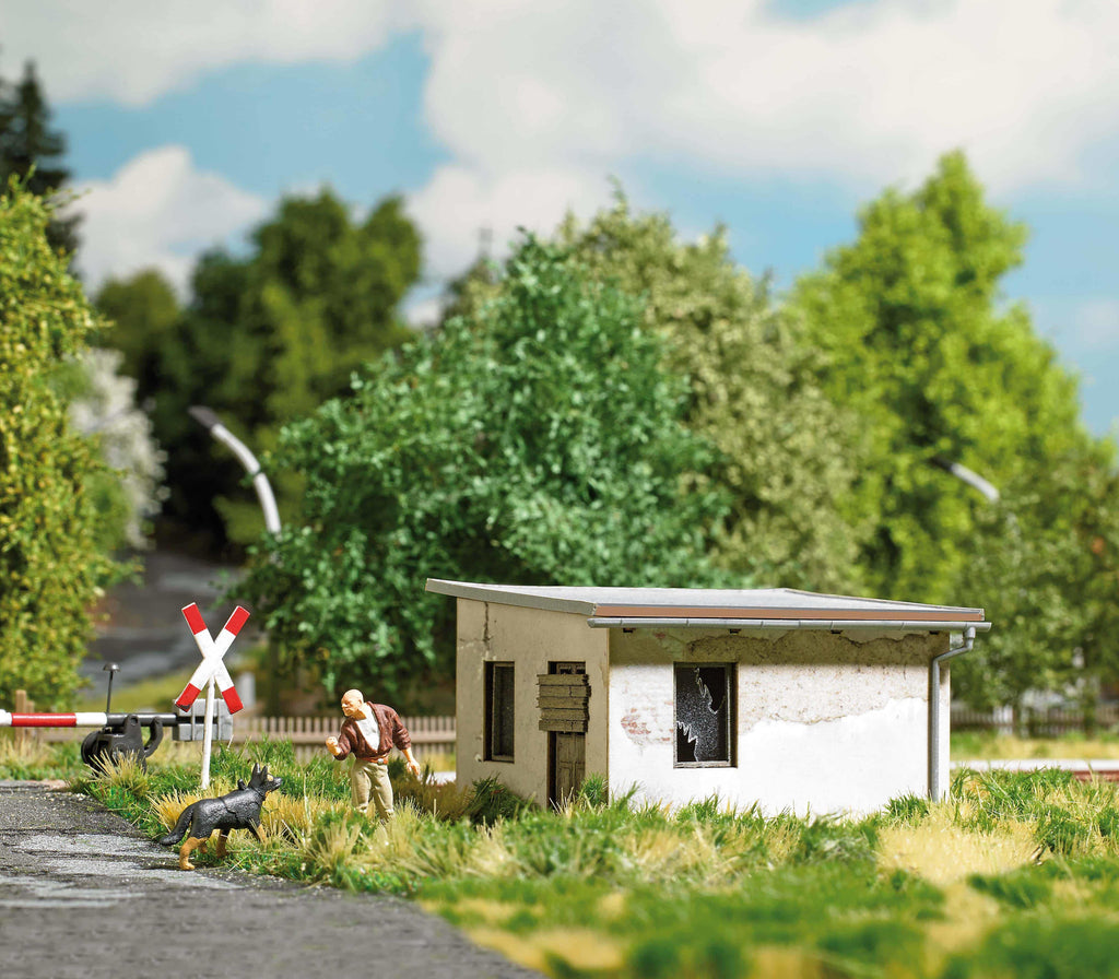 Busch 1952 Old crossing keepers hut – Scalology Ltd.